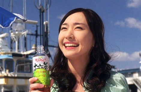 Upcoming movie 'Hanamizuki' collaborates with 'Juroku-cha' CM | tokyohive