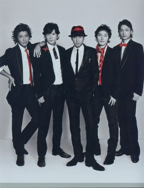 SMAP holds a fan meeting with 10,000 fans to celebrate their 20th ...